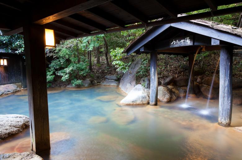 カップルで、家族で入れる！黒川温泉混浴露天風呂5選！｜TapTrip